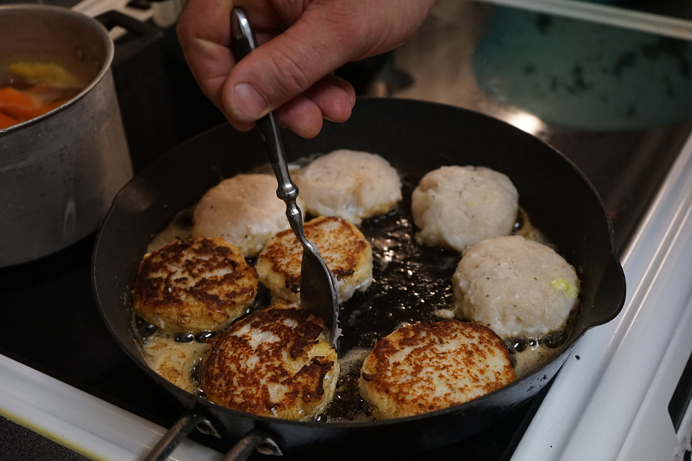 Hvordan banke perfekte fiskekaker – Nordfra.no